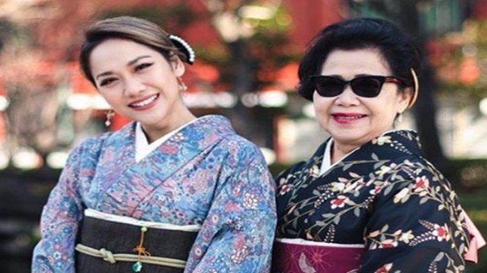 Potret Anggun BCL dan Sang Ibu Saat Liburan di Jepang, Sosok Emmy ...