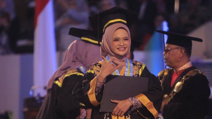 FOTO-FOTO: Wisuda Universitas Mulawarman Gelombang Dua Tahun 2023 Cetak ...