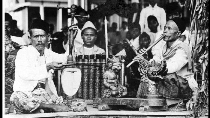 Lengkap! Alat Musik Rebab Dimainkan dengan Cara? Fakta Menarik Rebab ...