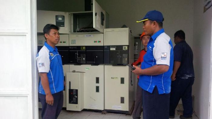 Sembilan Jam Diperbaiki, Gardu PLN Akhirnya Beroperasi - Tribunkaltim.co