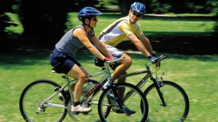 Bersepeda Jadi Tren Saat ini, Agar Tetap Sehat, 4 Hal yang Harus ...