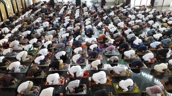 Tata Cara Sholat Jumat 2 Rakaat, Lengkap dengan Bacaan Niat Sholat ...