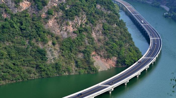 Menakjubkan, Jalan Raya Sepanjang 10 Kilometer Ini Dibangun di Atas ...