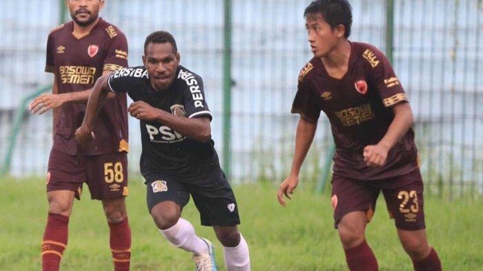 Libur Kompetisi, Pemain Persiba Balikpapan Asal Papua Ini Latihan Individu di Mess - Tribunkaltim.co
