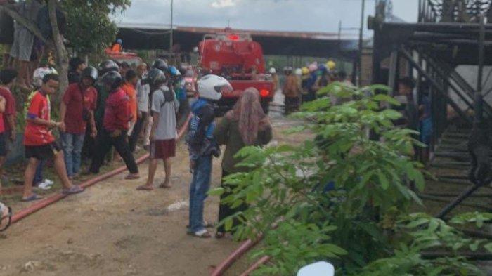 Kebakaran di Bontang Hanguskan Sebuah Bangunan Mes Karyawan Perusahaan Alat Berat - Tribunkaltim.co