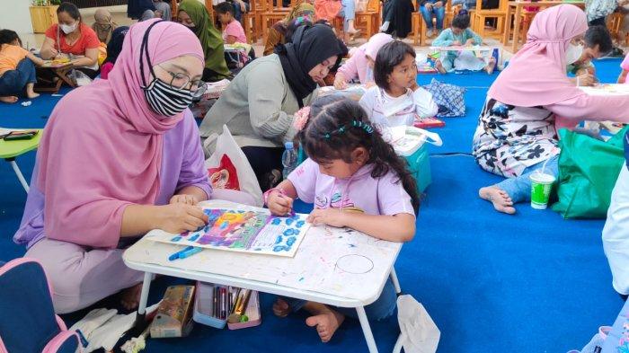 BTC Gelar Lomba Mewarnai Tote Bag antara Ibu dan Anak - Tribunkaltim.co