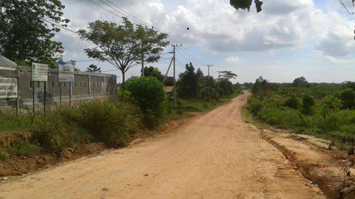 Jalan Muara Gabus di Sangatta Kutim Tak Tersentuh Perbaikan Tahun Ini ...