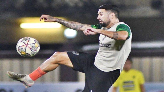 Babak Pertama Liga 1 Arema FC vs Borneo FC Imbang, Sundulan Matheus ...