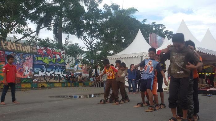 Dari Fun Walk hingga Bakiak, Ramaikan Komplek Stadion Madya Sempaja ...
