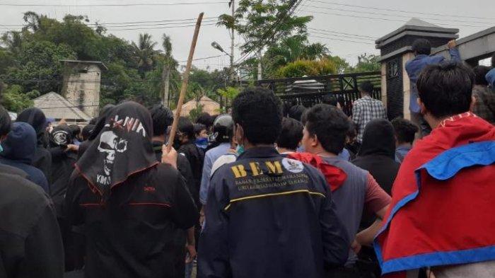 Lima Demonstran Terluka, Satu di Antaranya Tidak Sadarkan Diri ...