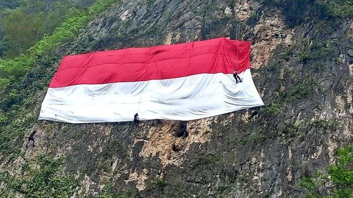 Bendera Merah Putih di Tebing Sesubang Paser Bawa Pesan Makna Pererat ...