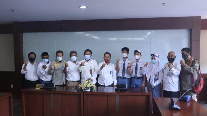 Aksi Demo Orangtua dan Murid SMAN 10 Samarinda Berlangsung Damai ...