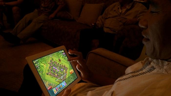 Presiden Jokowi Main Game Clash of Clans - Tribunkaltim.co