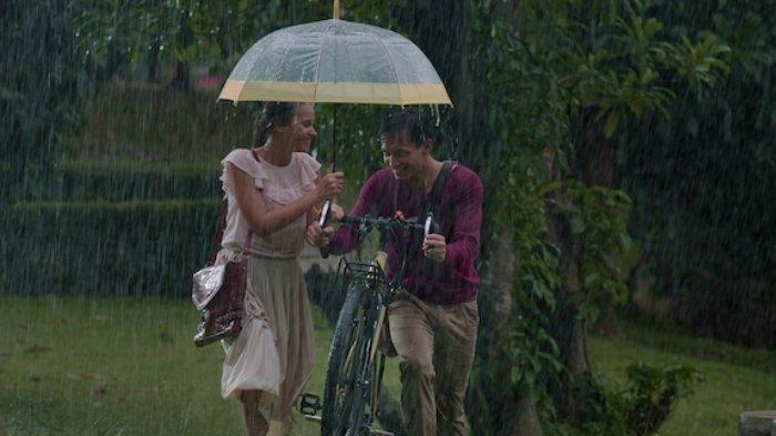 Anda Sering Mandi Hujan, Ternyata ini Manfaatnya Bagi Kesehatan Tubuh ...