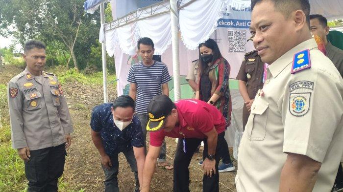 Pemasangan 1500 Patok Tanah di Penajam Paser Utara Demi Rekor MURI ...