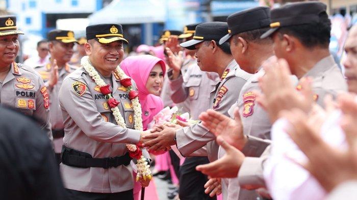 Pisah Sambut Kapolresta Balikpapan Ditandai Tradisi Pedang Pora, Kombes Thirdy Beri Sikap Hormat ...