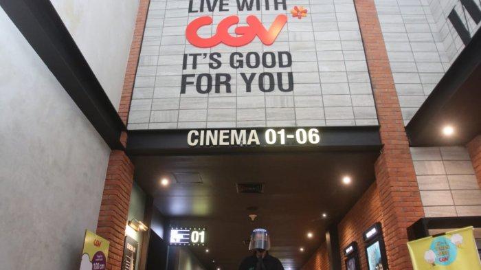 CGV Plaza Balikpapan Penuh Tangisan, Ratusan Ibu Nobar Film Air Mata di Ujung Sajadah - Halaman ...