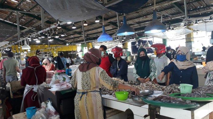 H-2 Lebaran Pasar Induk Sangatta Utara Kutim Dipadati Pengunjung, Lapak ...