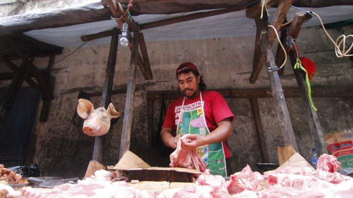 Jelang Imlek 2019, Permintaan Daging Babi di Pasar Subuh Samarinda ...