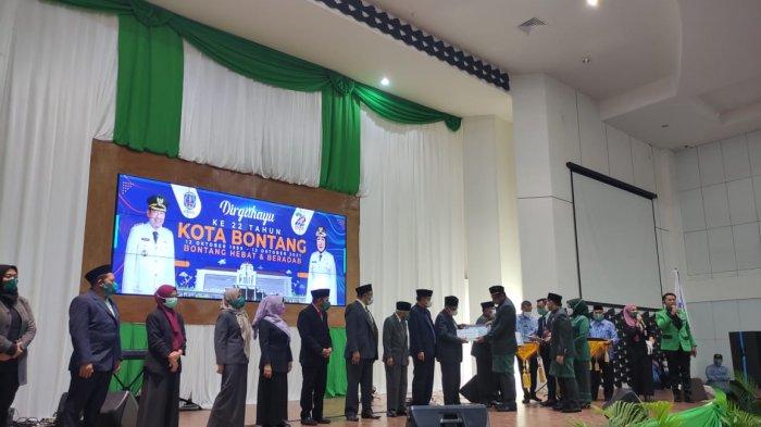 Syukuran HUT Ke 22, Walikota Basri Rase Beri Penghargaan ke Tim 11 yang Prakarsai Pemekaran ...