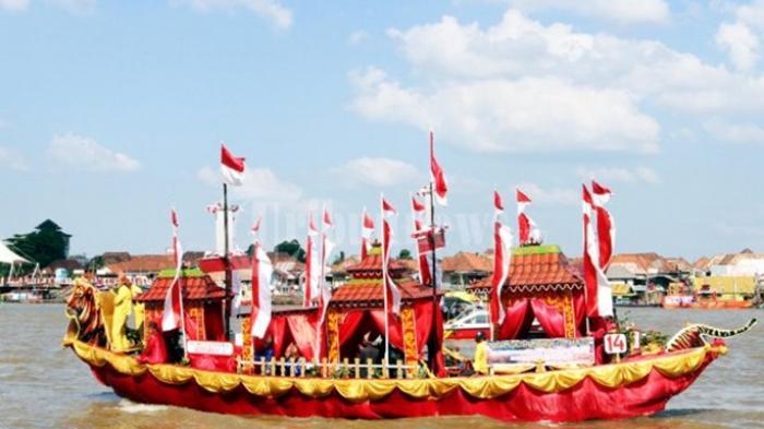Karnaval Khatulistiwa Dimeriahkan 1.500 Perahu Hias - Tribunkaltim.co