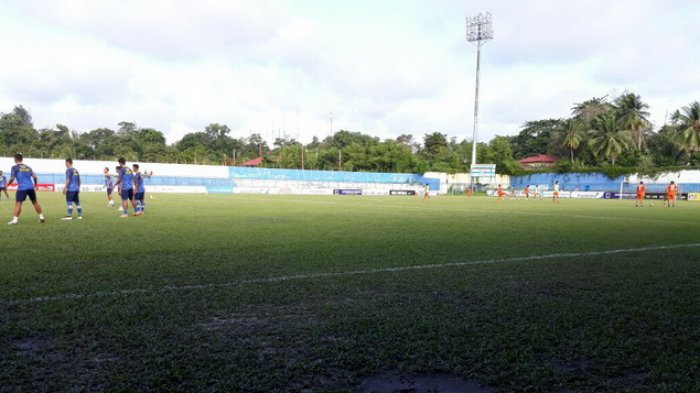 Aneh, Dua Tim Ini Uji Coba Lapangan Secara Bersamaan - Tribunkaltim.co