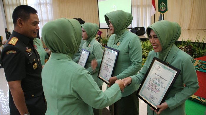 10 Anggota Persit Punya Prestasi Membanggakan, No 9 Jualan Cireng ...