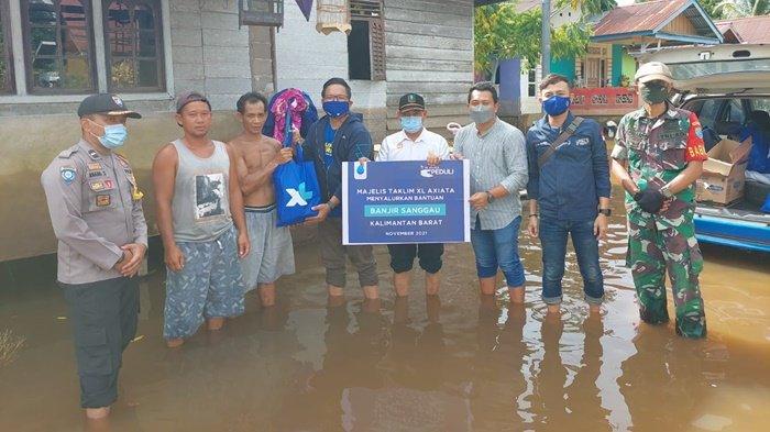 Karyawan XL Axiata Salurkan Bantuan untuk Korban Banjir di Kalbar - Tribunkaltim.co