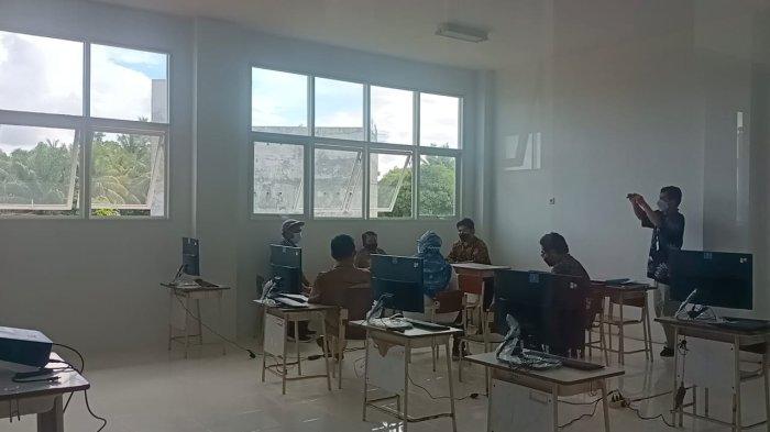 Kepala SDN 051 dan Guru Agama Bantah soal Dugaan Intoleransi, Sekolah ... Kepala SDN 051 dan Guru Agama Bantah soal Dugaan Intoleransi, Sekolah ...