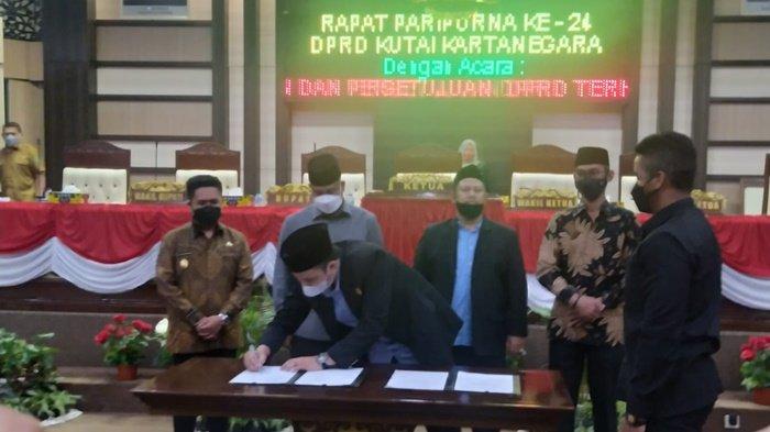 Disepakati Rp 5,2 Triliun, DPRD Kukar Sahkan APBD Tahun 2022 - Tribunkaltim.co