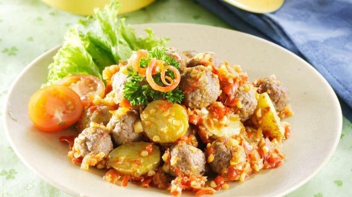 Resep Bola Daging Balado, Menu Makan Malam Enak yang Membuatnya Cukup ...