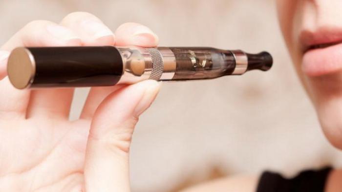 Masih Sering Isap Rokok Elektrik? Ini Aturan Baru Pemerintah ...