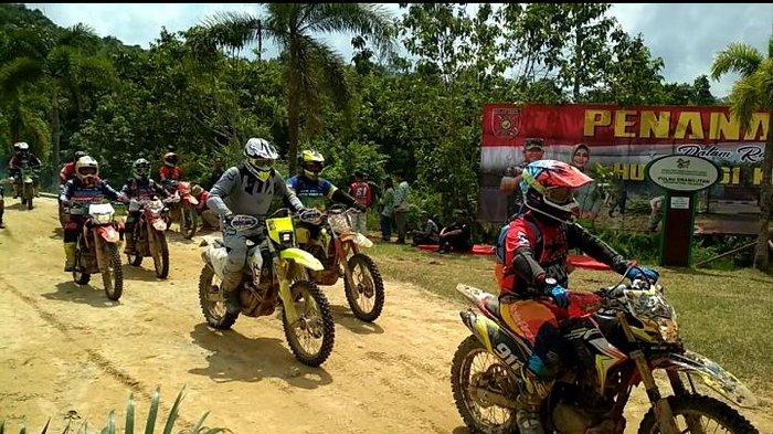 Amankah Trabasan Naik Motor Trail sambil Berboncengan? Simak ...