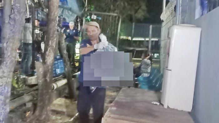 BREAKING NEWS: Jasad Bayi Laki-Laki Ditemukan Dalam Tong Sampah Jalan ... BREAKING NEWS: Jasad Bayi Laki-Laki Ditemukan Dalam Tong Sampah Jalan ...