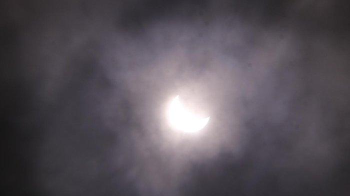 Pantau Gerhana Matahari Hibrid di Samarinda, LKIF UINSI Beber Terlihat ...