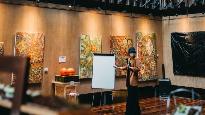 Seniman Asal Samarinda Kaltim Gelar Pameran Lukisan di Bali, Ada 13 ...