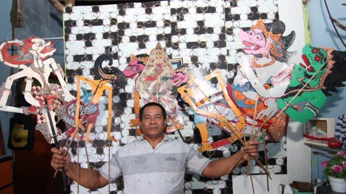 Seniman Jalanan Slamet Hariadi Punya 200 Wayang, Berawal dari Kisah ...