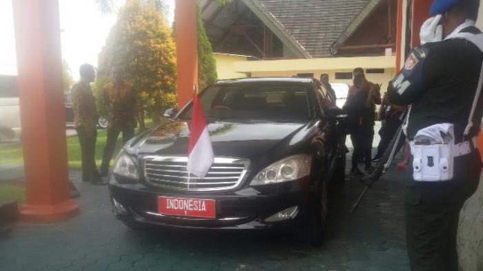 RI 55 dan RI 58 Siapa? Ini Daftar Plat Nomor Kendaraan Pejabat di ...