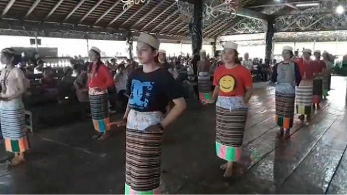 Di Desa Paling Ujung di Kecamatan Busang, Cagub Isran Noor Disambut ...