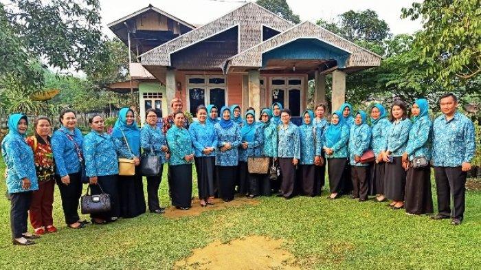 Ketua TP-PKK Kaltim Kunjungi Kubar, Sambangi Kebun dan Peternakan Sapi ...