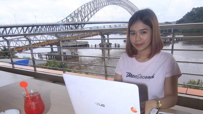 Work From Hotel, Sambil Bekerja Gadis Cantik Tri Dita Priayunita ...