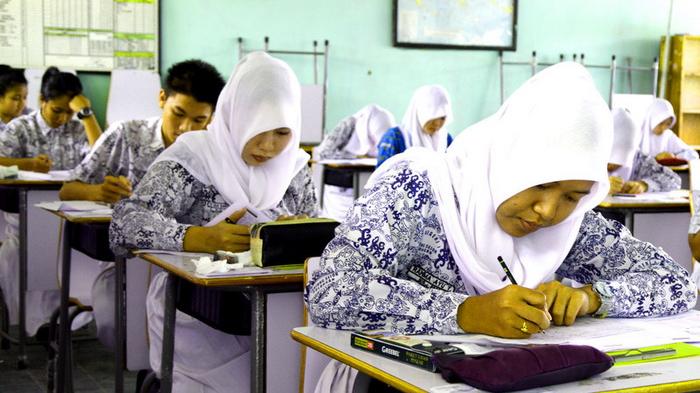 UN SMA/SMK 2018 Gunakan Soal Esai, Ini Tanggapan Para Kepala Sekolah di ... UN SMA/SMK 2018 Gunakan Soal Esai, Ini Tanggapan Para Kepala Sekolah di ...