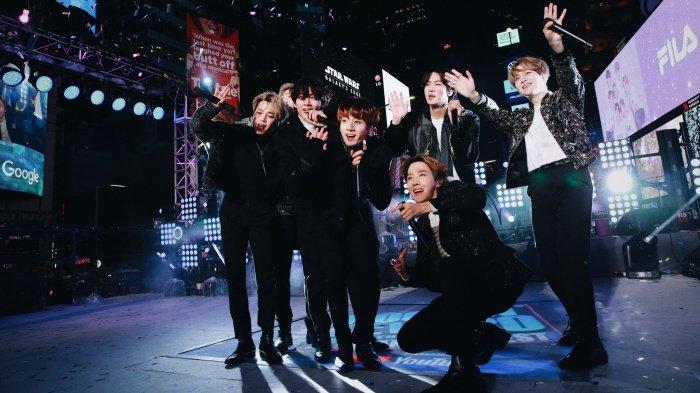 Video V BTS Jatuh di Red Carpet 34th Golden Disc Awards, Lihat yang Dilakukan Jin Demi Kim ...