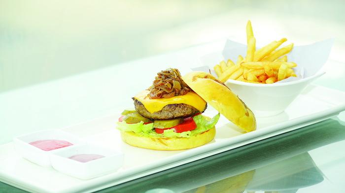 Hmmm, Nikmatnya Burger Mewah Berisi Daging Wagyu - Tribunkaltim.co