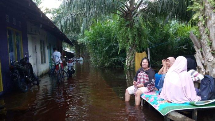 Cerita Warga Terdampak Banjir, Berhari-hari Tidak Masak, Minta Pemkab Cepat Perbaiki Saluran Air ...