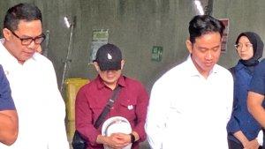 Irit Bicara, Banyak Senyum, Gibran Kunjungi Stadion Segiri dan ...