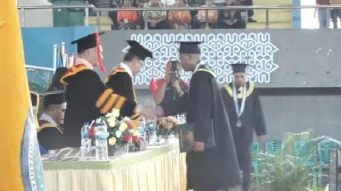 442 Mahasiswa UKAW Kupang Diwisuda di GOR Oepoi Kupang - Pos-kupang.com