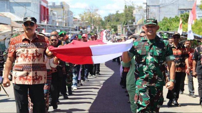 ASN, TNI, Polri, dan Pelajar Arak-Arakan Bendera Merah Putih 340 Meter ...