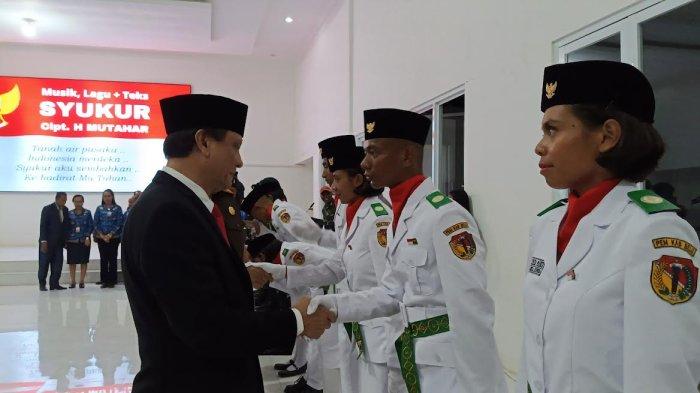 Bupati Agus Taolin Kukuhkan 75 Paskibraka Kabupaten Belu Tahun 2024 - Pos-kupang.com