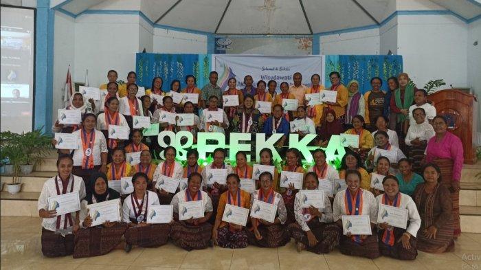 Akademi Paradigta Bentuk Perempuan Kepala Keluarga Jadi Pemimpin - Pos ...